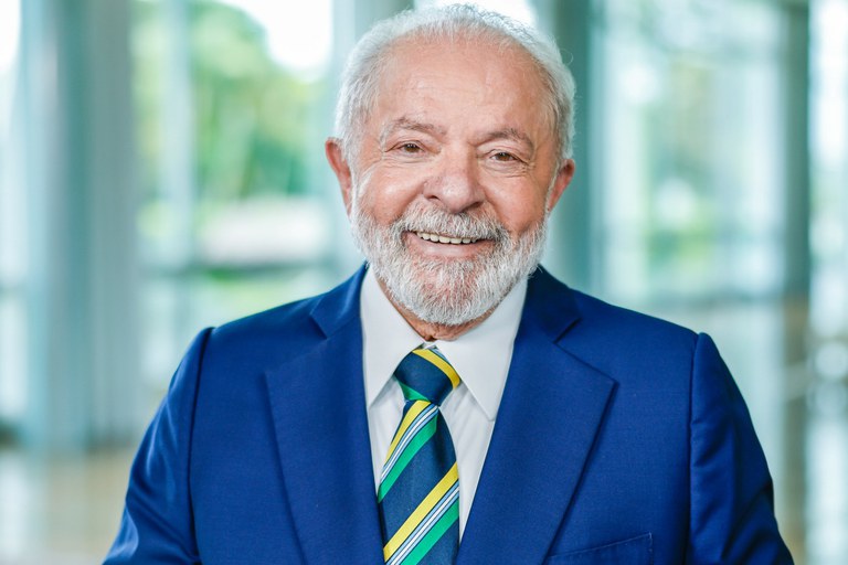 Biografia de Luiz Inácio Lula da Silva - Biografia Resumida